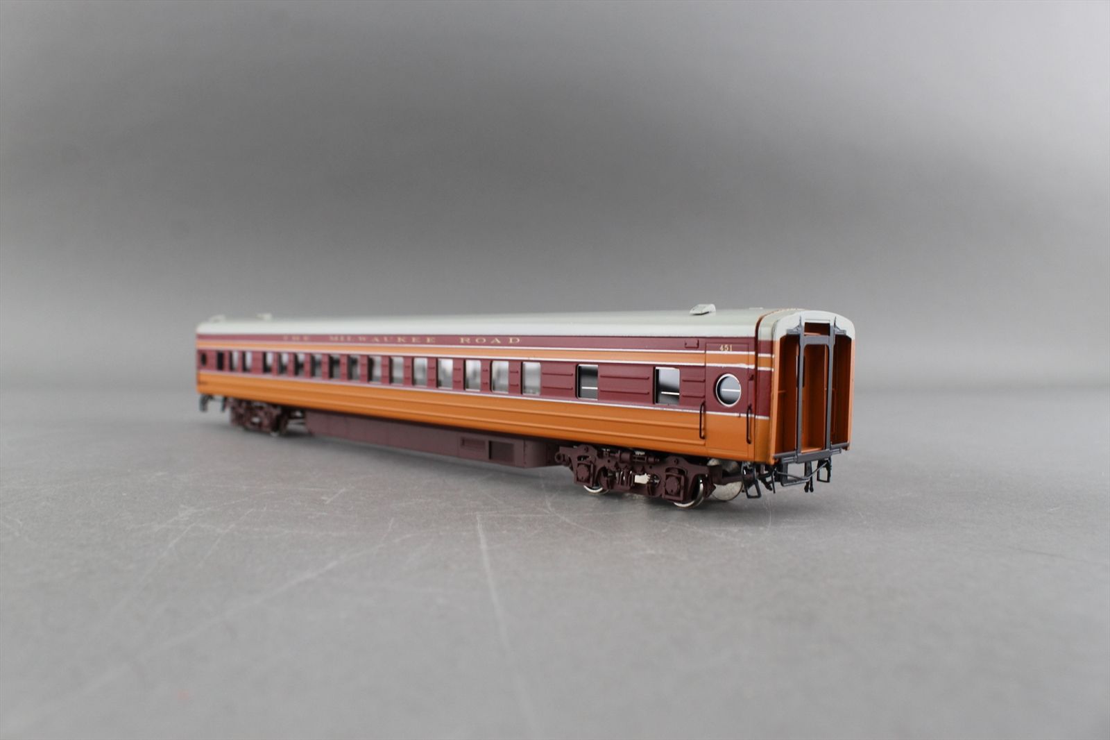HO Brass Model - PSC 17196-2 Milwaukee 1939 Hiawatha 79'6" Coach #451 ...