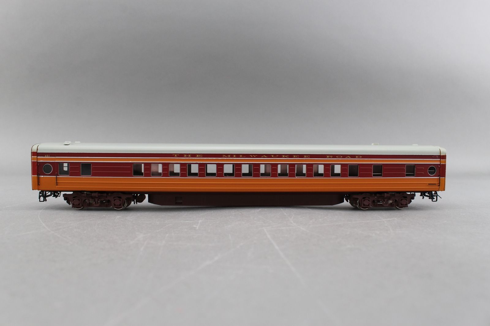 HO Brass Model - PSC 17196-2 Milwaukee 1939 Hiawatha 79'6" Coach #451 ...