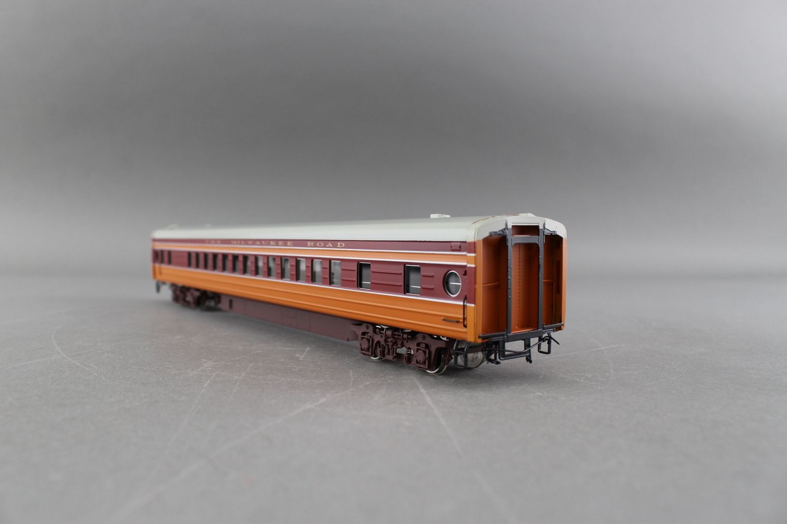 HO Brass Model - PSC 17196-2 Milwaukee 1939 Hiawatha 79'6" Coach #451 ...