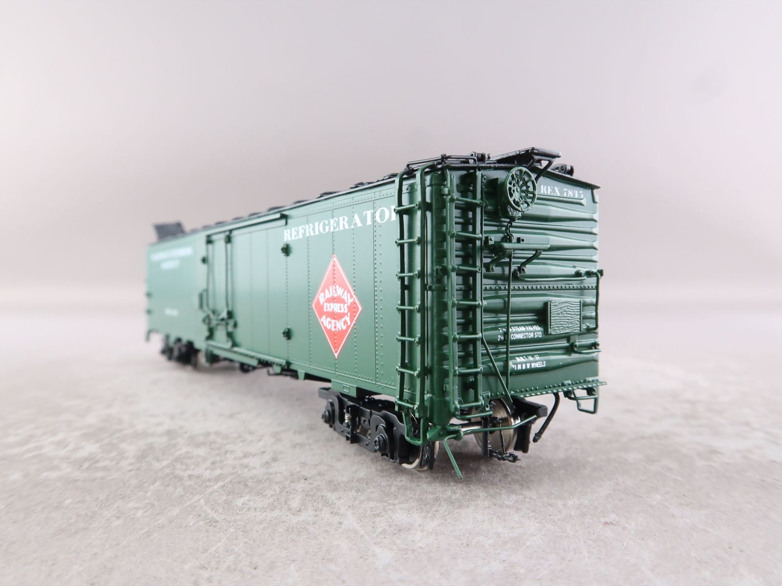 HO Brass Model - CIL 2068.1 REA Railway Express Agency 52' Reefer REX ...