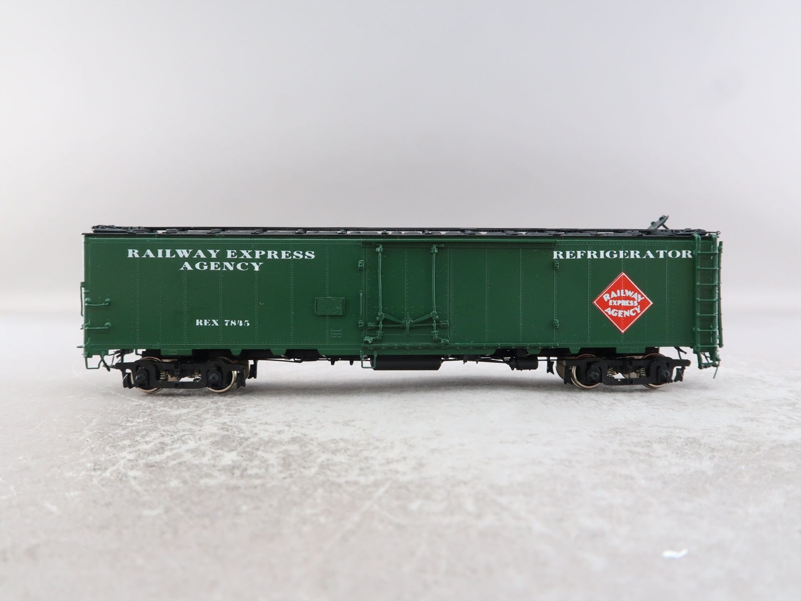 HO Brass Model - CIL 2068.1 REA Railway Express Agency 52' Reefer REX ...