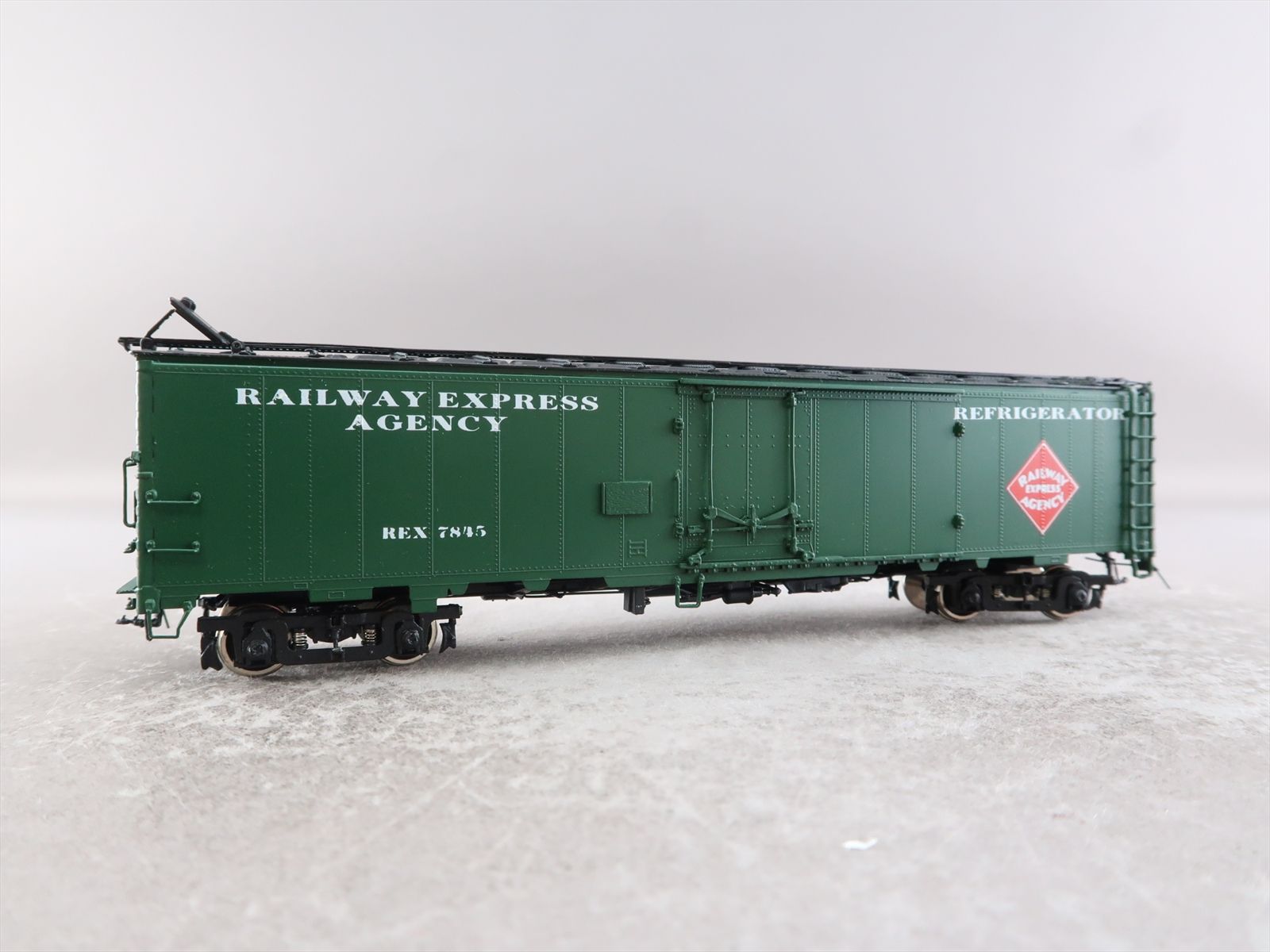 HO Brass Model - CIL 2068.1 REA Railway Express Agency 52' Reefer REX ...