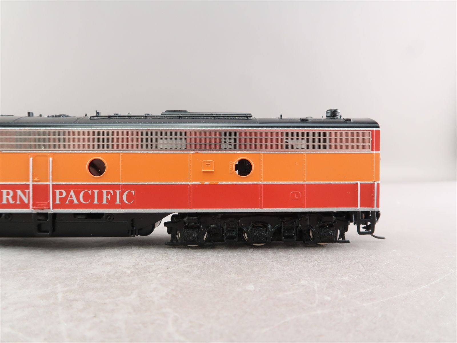 HO Brass Model - Oriental SP Southern Pacific E9 E9A 2400HP Daylight - F/P - 1989 Run - Samhongsa