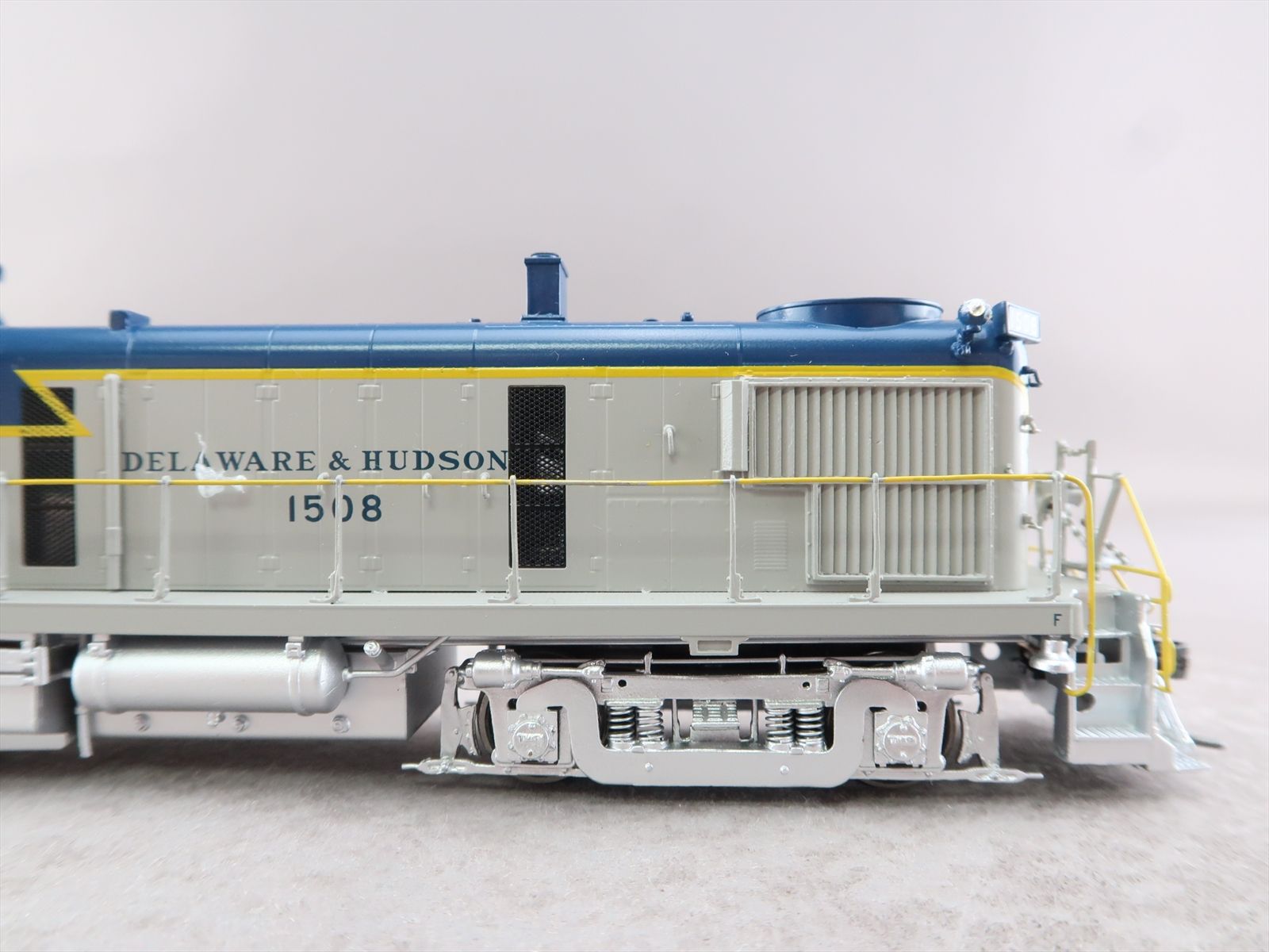 HO Brass Model - DP 8834.1 D&H RS-3 Blue / Grey / Yellow Stripe #1508 ...