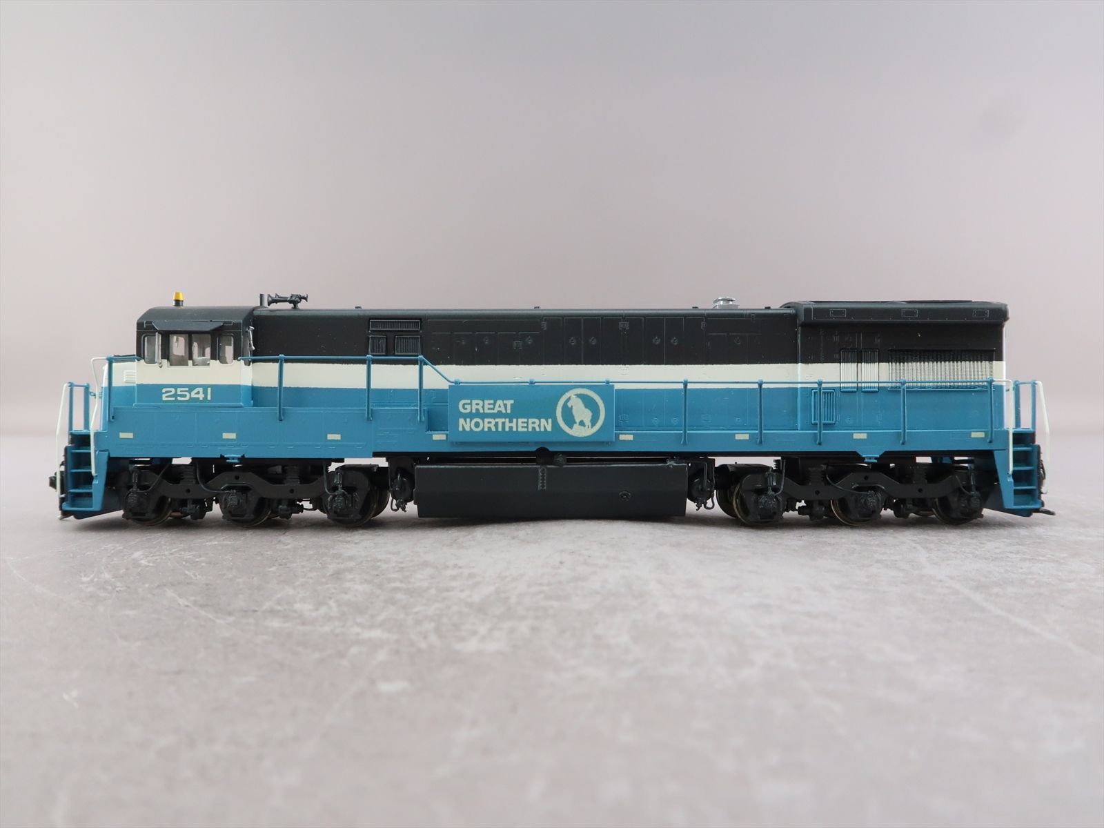 HO Brass Model - OMI 1963 GN Great Northern U33C BSB Big Sky Blue #2541 ...