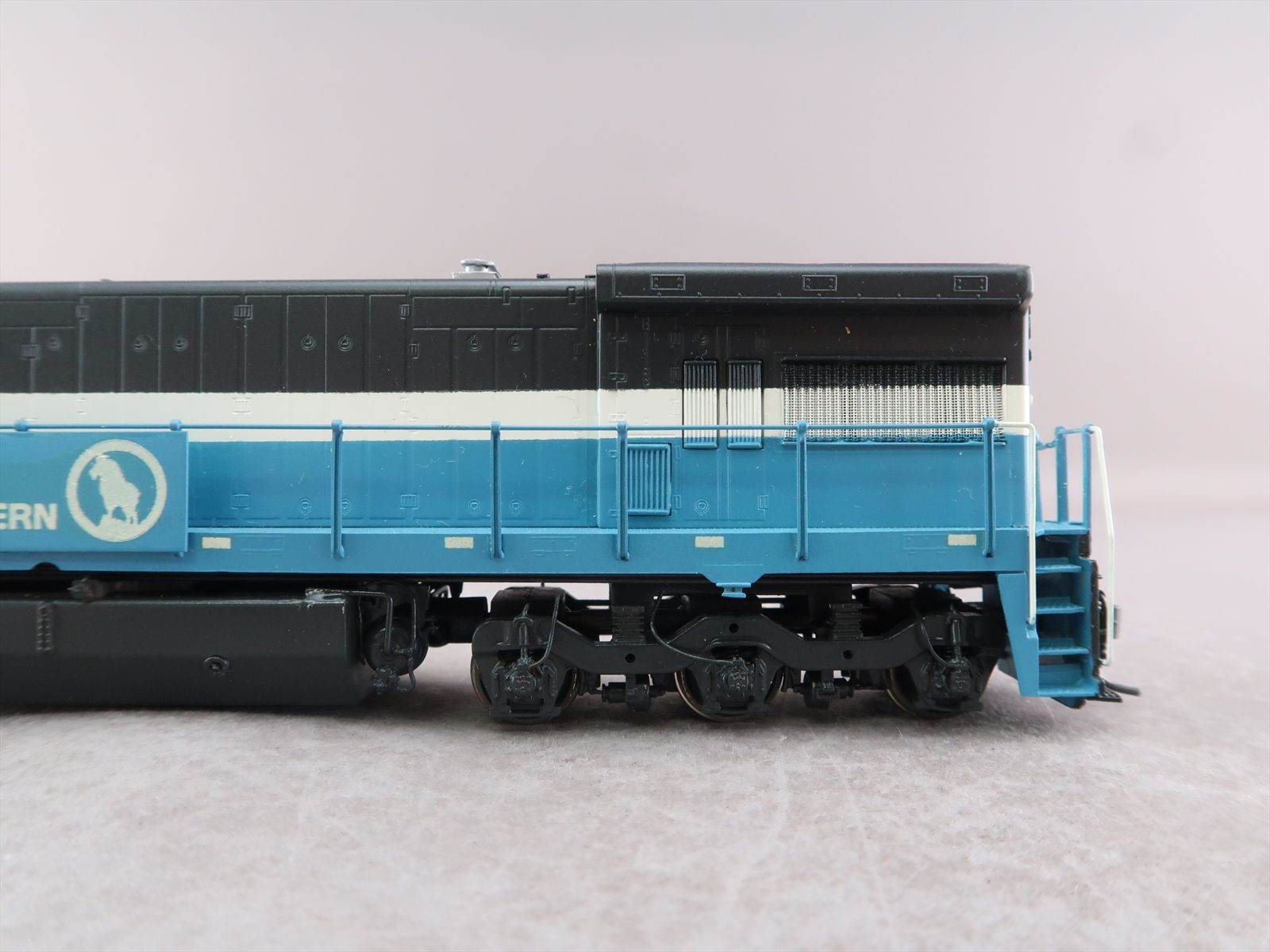 HO Brass Model - OMI 1963 GN Great Northern U33C BSB Big Sky Blue #2541 ...