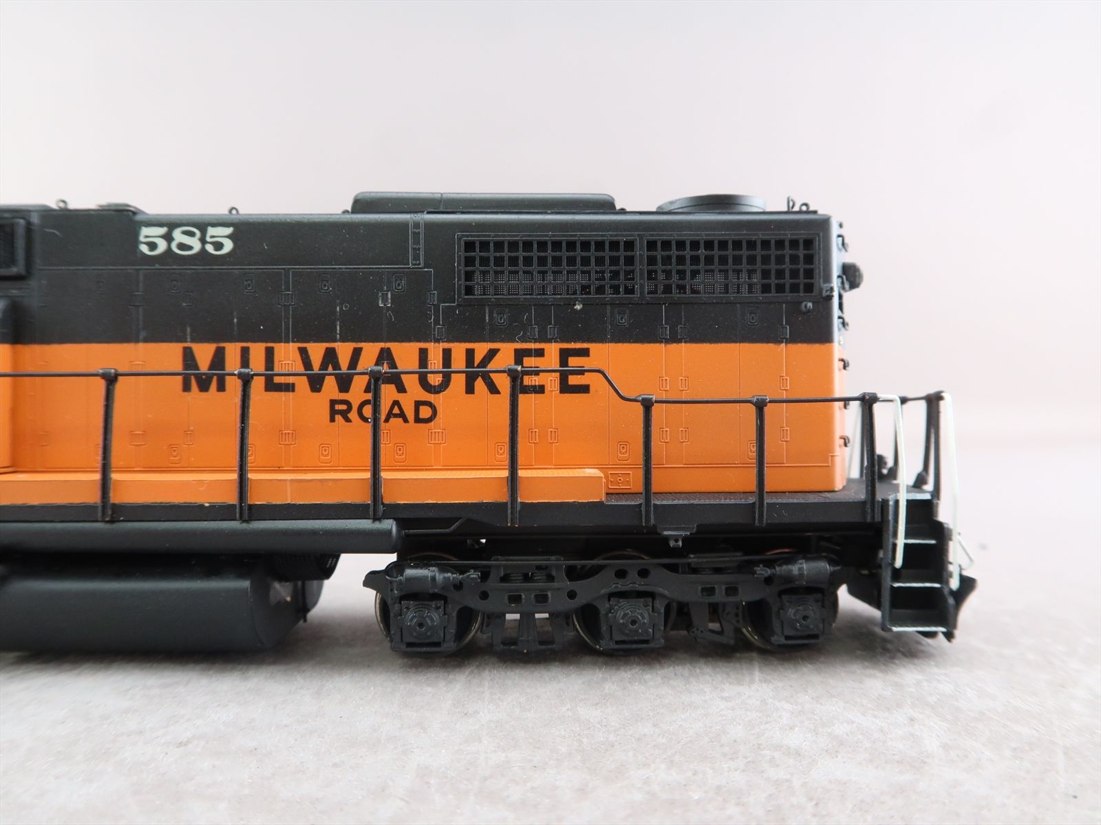 HO Brass Model - OMI 5119 MILW Milwaukee Road SDL39 #585 - Custom + Weathered - 1988 Run - Ajin