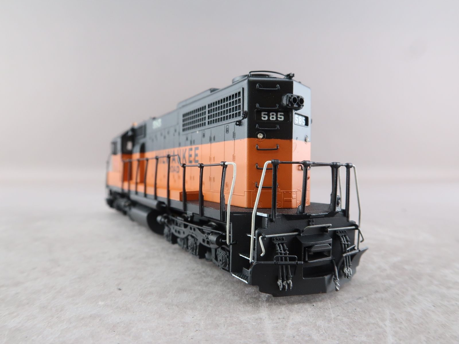 HO Brass Model - OMI 5119 MILW Milwaukee Road SDL39 #585 - Custom + Weathered - 1988 Run - Ajin