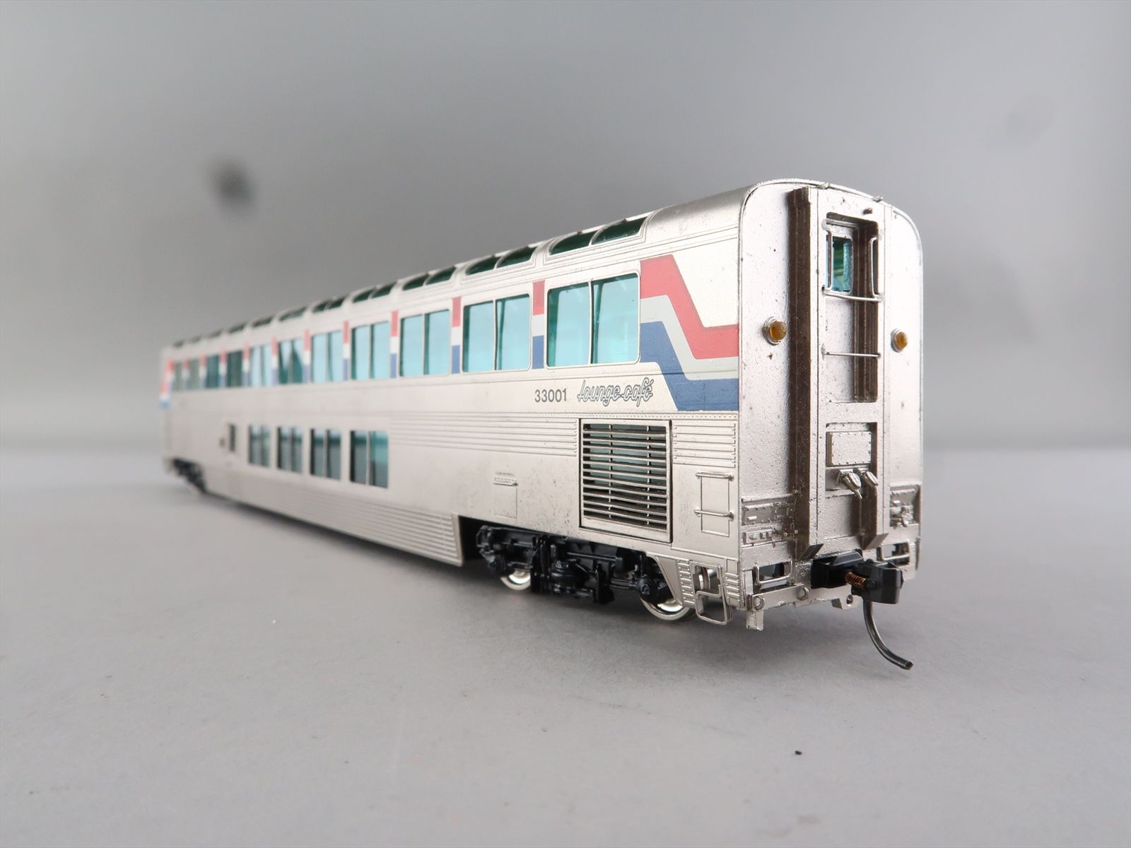 HO Brass Model - OMI 3225 Amtrak Diner Superliner Lounge Cafe #33001 - Custom - 1990 Run - Ajin