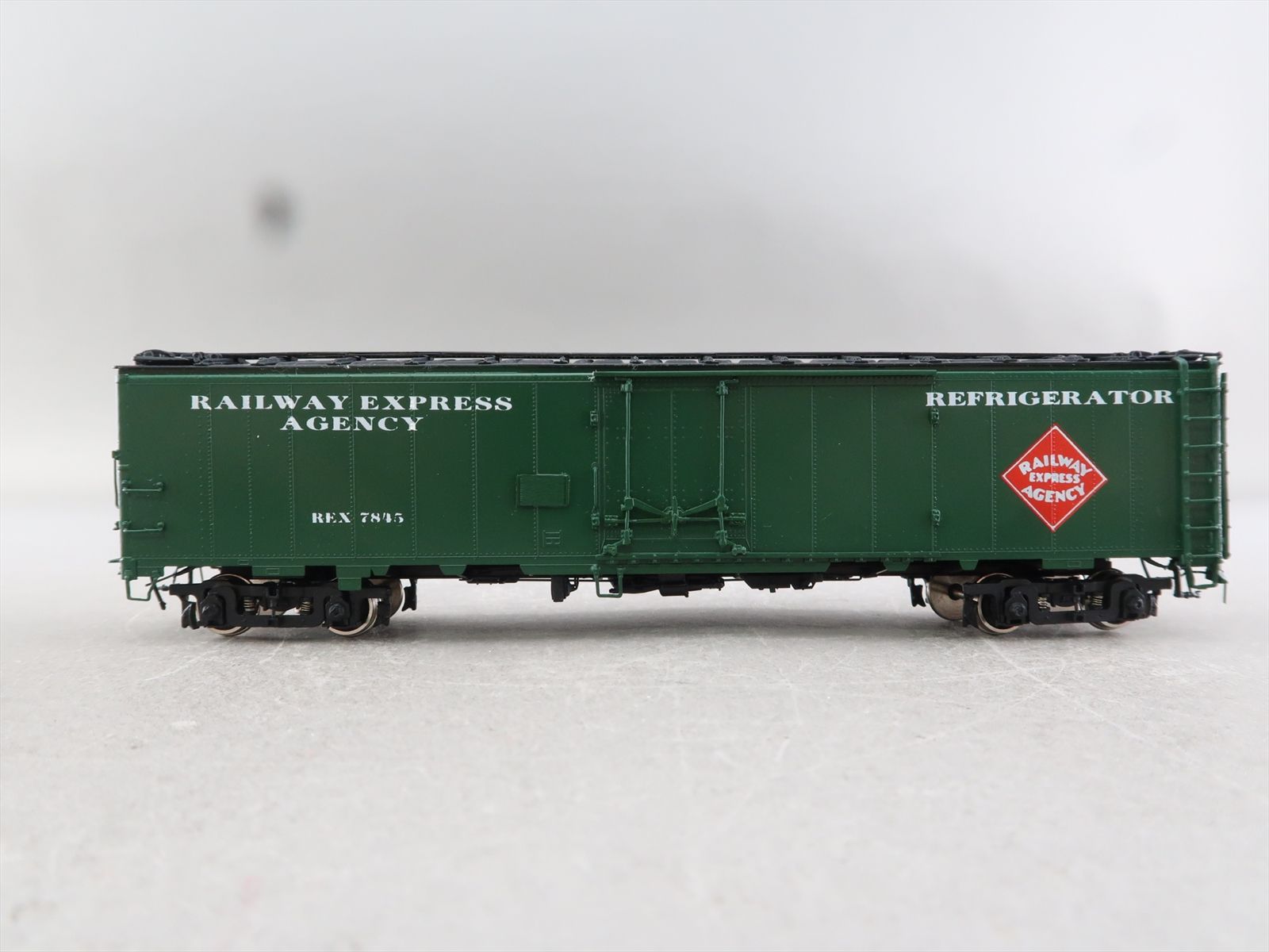 HO Brass Model - CIL 2068.1 REA Railway Express Agency 52' Reefer REX ...