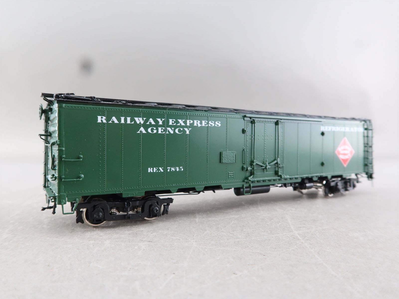 HO Brass Model - CIL 2068.1 REA Railway Express Agency 52' Reefer REX ...