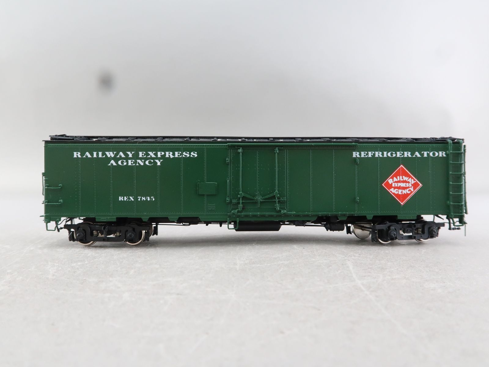 HO Brass Model - CIL 2068.1 REA Railway Express Agency 52' Reefer REX ...