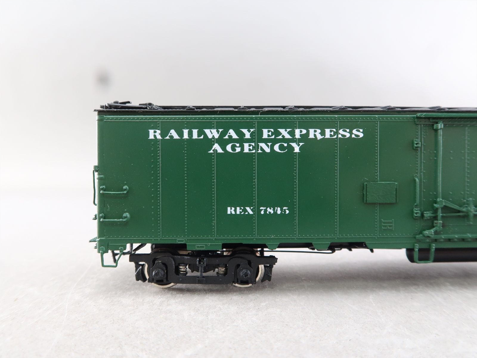 HO Brass Model - CIL 2068.1 REA Railway Express Agency 52' Reefer REX ...