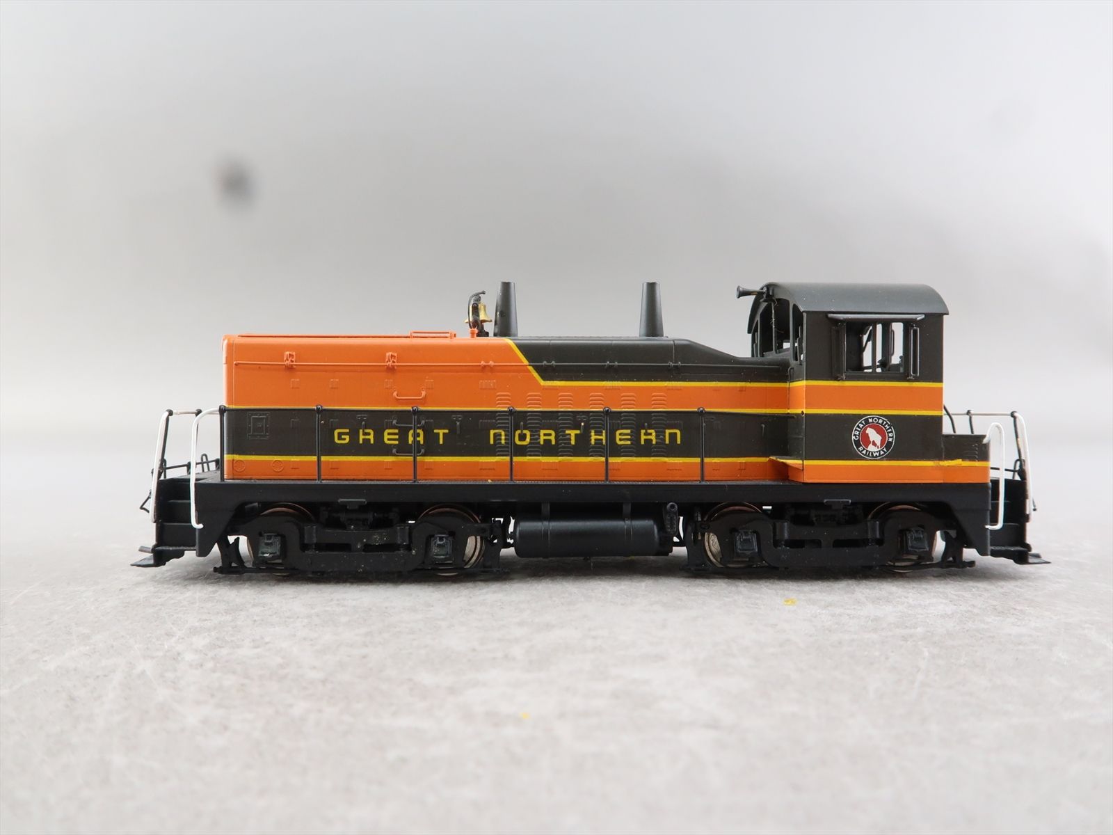 HO Brass Model - Oriental GN Great Northern EMD NW-2 Phase III Switcher ...
