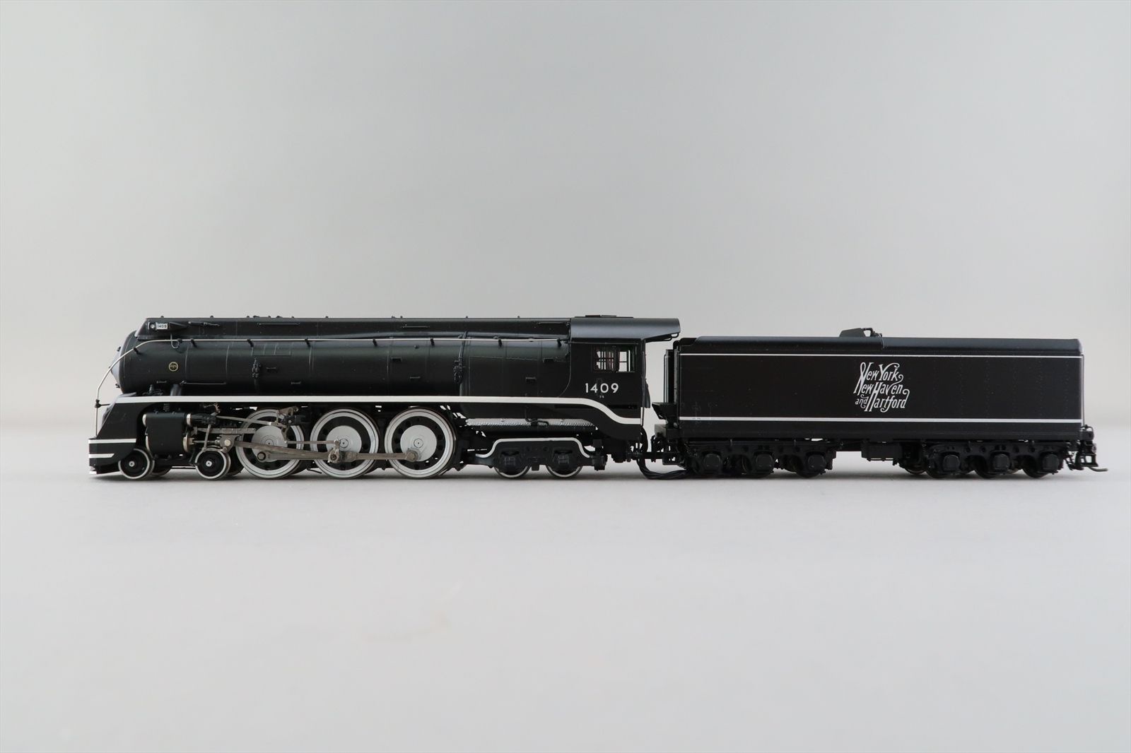 HO Brass Model - BLI NH New Haven I-5 4-6-4 #1409 - F/P + DCC + Sound ...