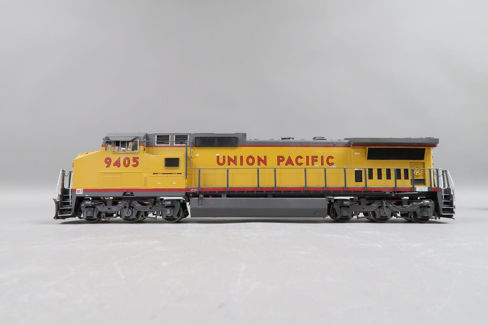 O Brass Model - OMI 0555 UP Union Pacific GE C30-7 w/4 Winodw Cab #9405 - Unpainted - 1992 Run ...