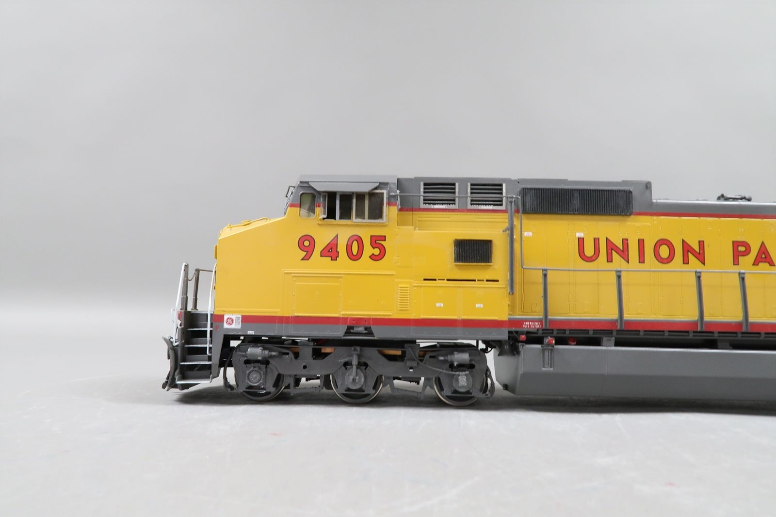 O Brass Model - OMI 0555 UP Union Pacific GE C30-7 w/4 Winodw Cab #9405 - Unpainted - 1992 Run ...