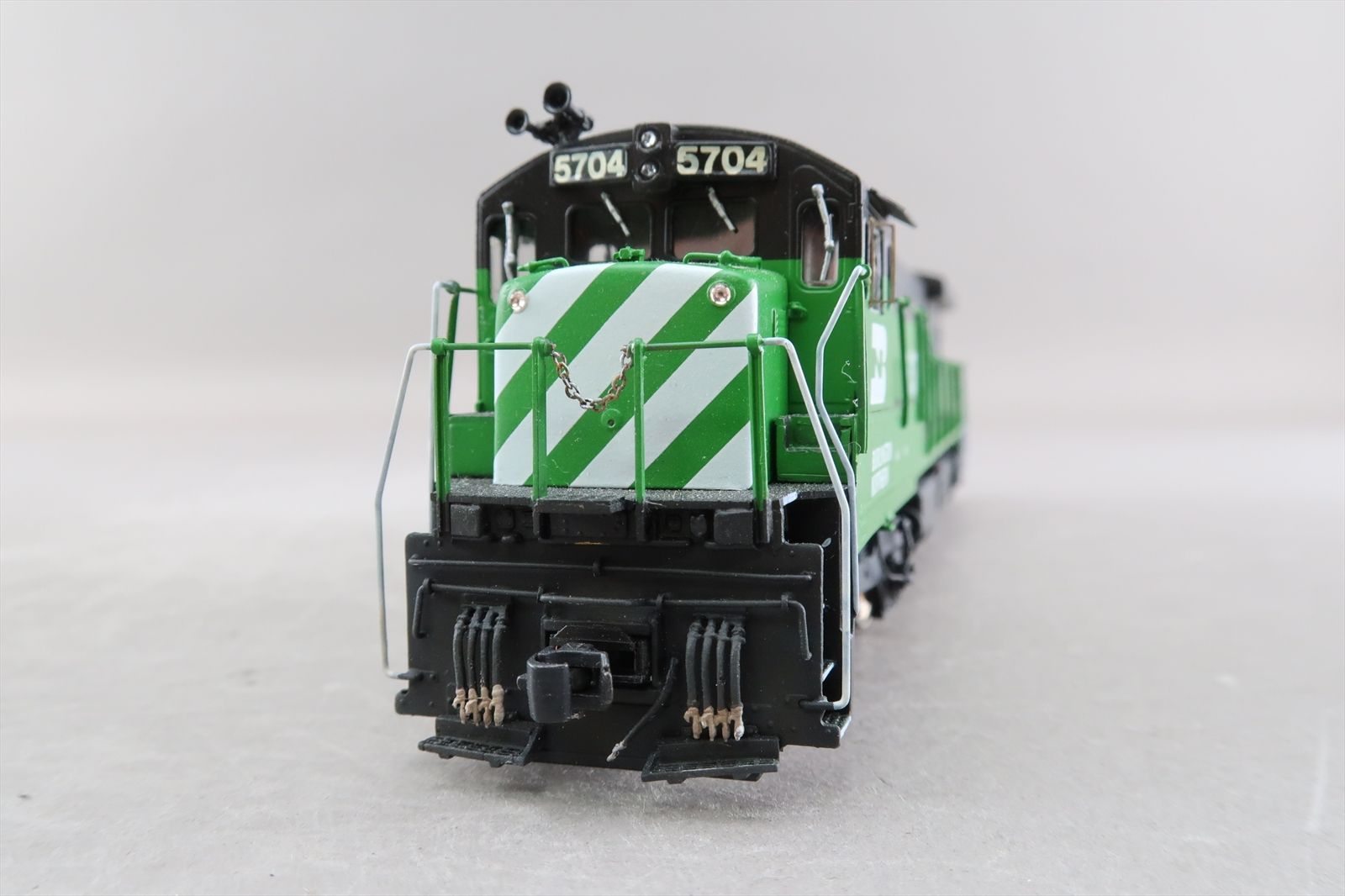HO Brass Model - OMI 1963 BN Burlington Northern U33C #5704 - Custom - 1987 Run - Ajin