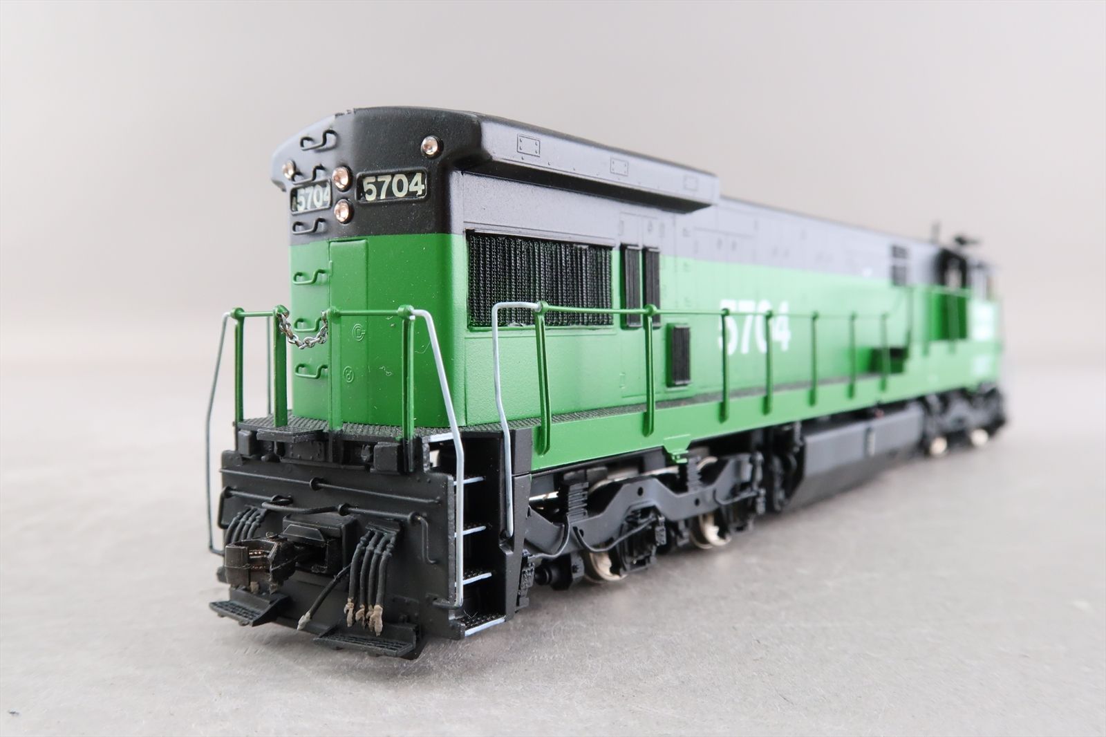 HO Brass Model - OMI 1963 BN Burlington Northern U33C #5704 - Custom - 1987 Run - Ajin