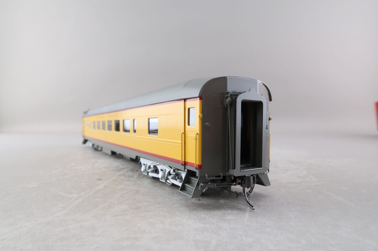 HO Brass Model - TCY 1300.4 UP Union Pacific HW Heavyweight 2 Vestibule ...
