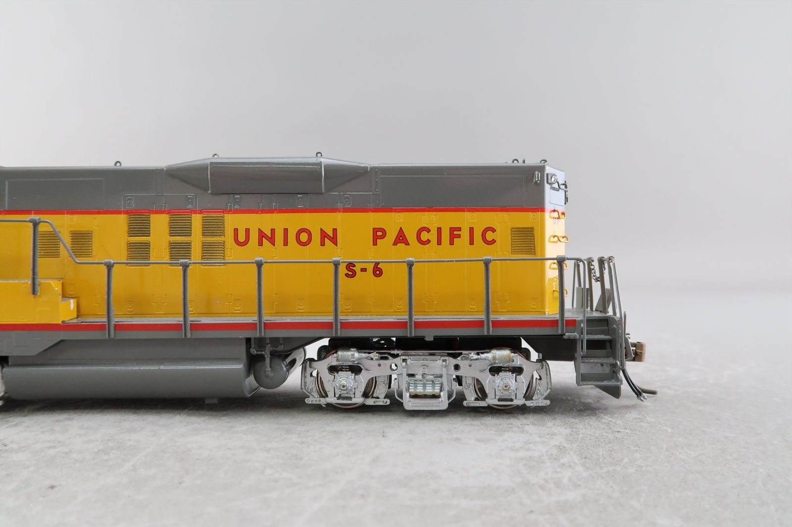 HO Brass Model - OMI 5478 UP Union Pacific GP9 Slug #S-6 - Pro Paint - 1991 Run - Ajin