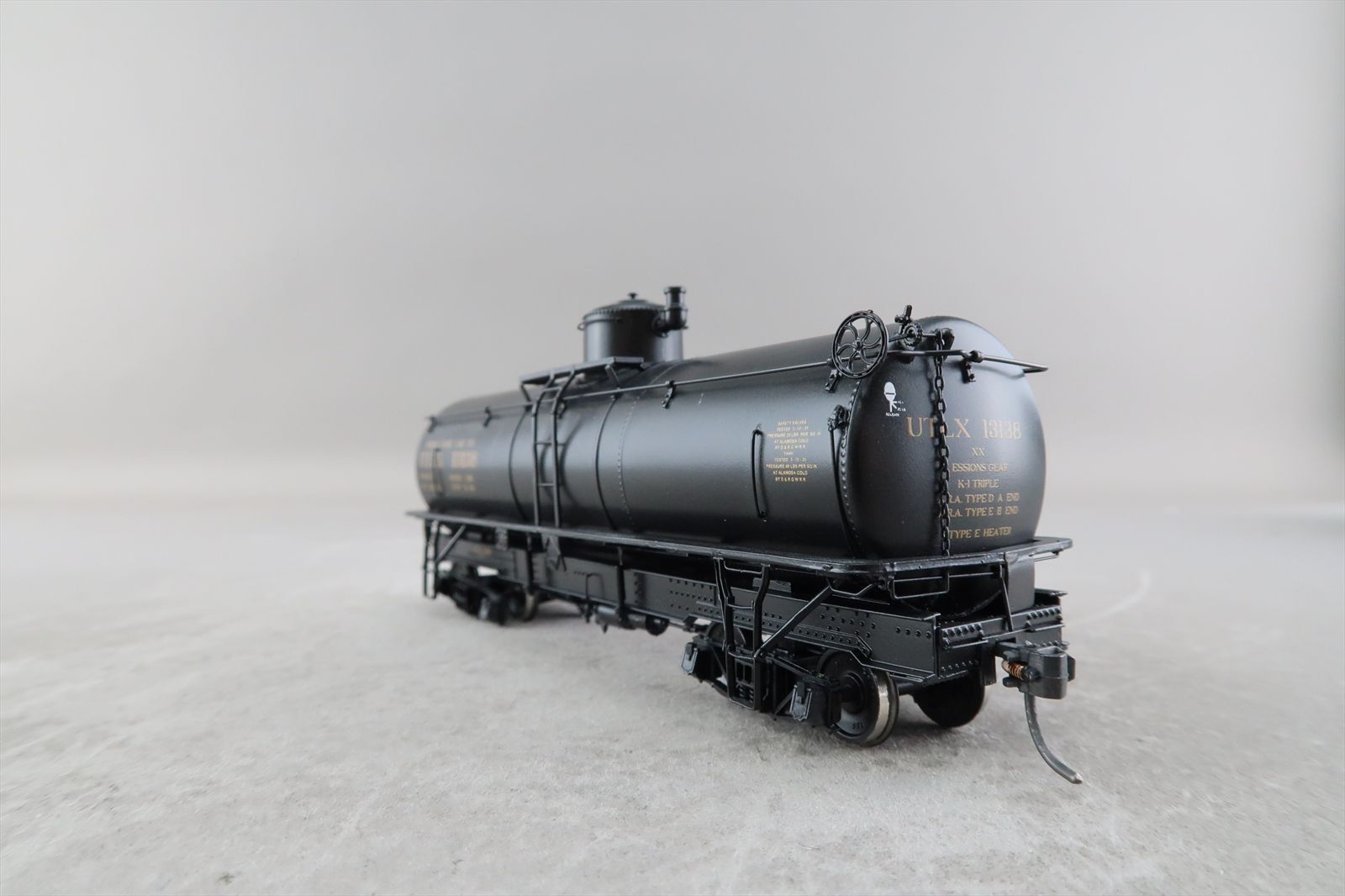 Sn3 Brass Model - P-B-L UTLX Single Dome Tank Car Narrow Frame #13138 ...
