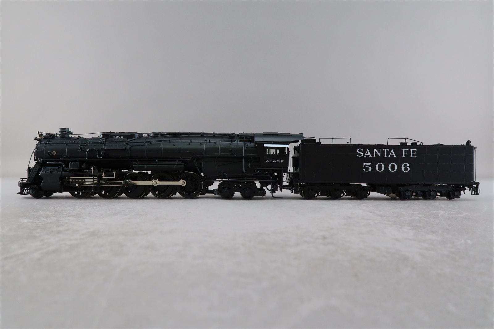 HO Brass Model - HM Hallmark Super Crown 069D AT&SF Santa Fe 2-10-4 ...