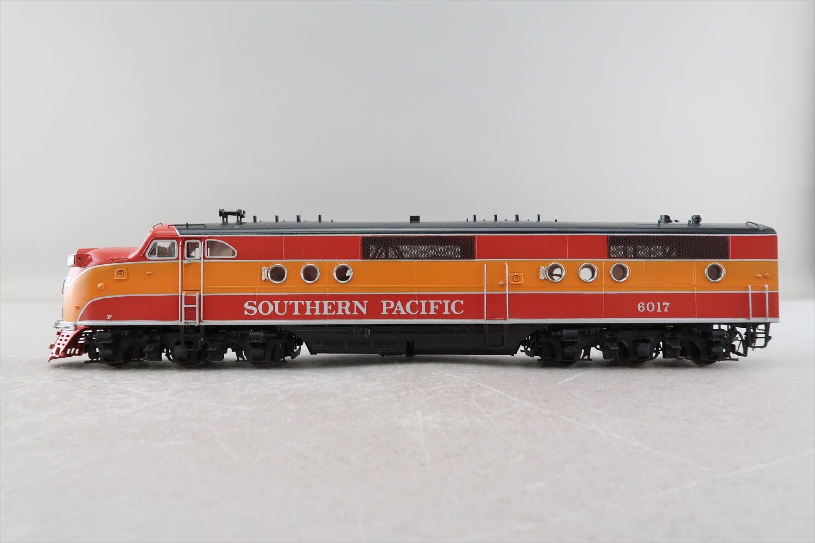 HO Brass Model - OMI 5350 SP Southern Pacific E2 E2A Queen Mary 1949 Daylight #6017 - Pro Paint ...