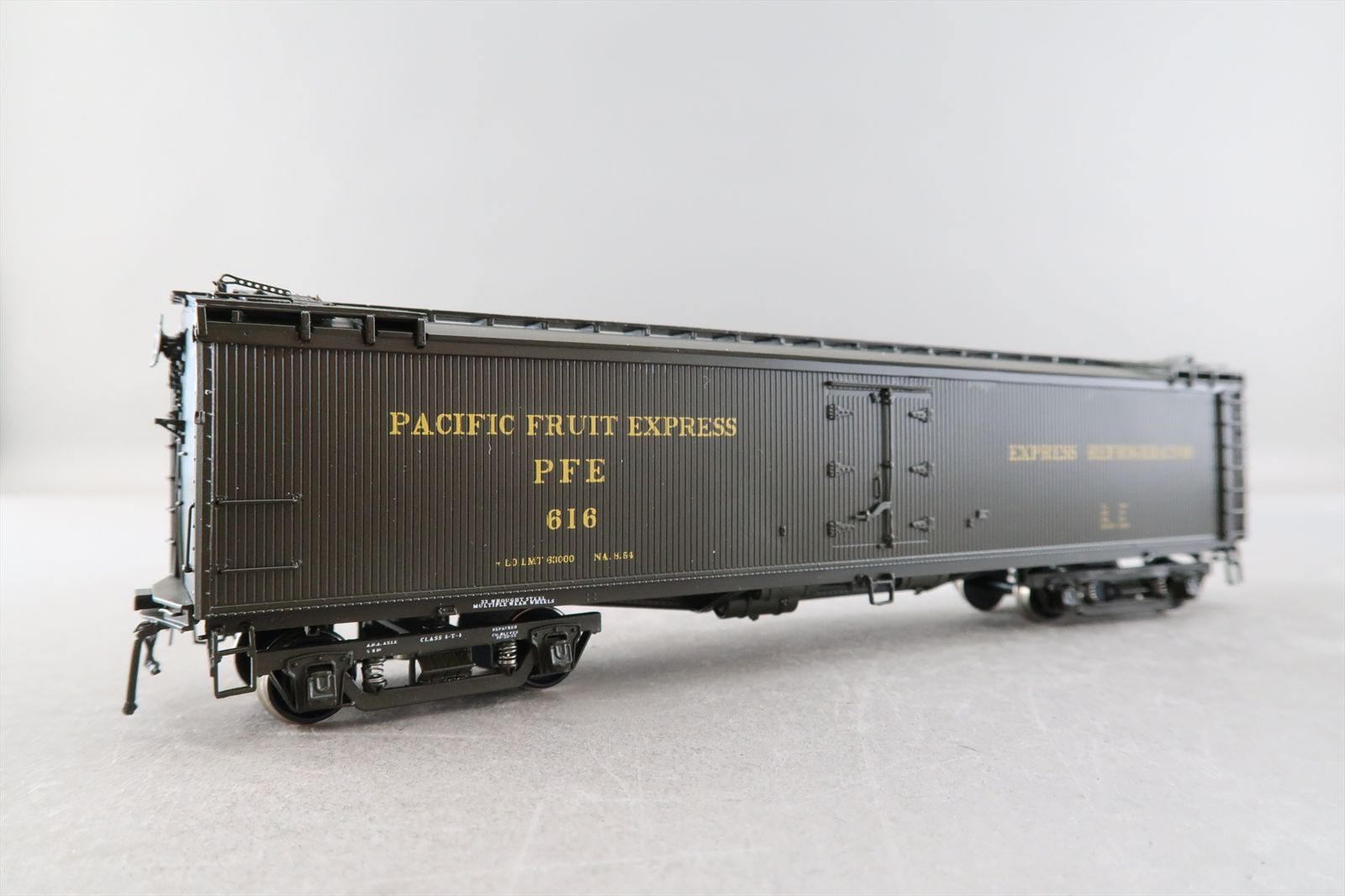 HO Brass Model - CIL 2530.1 PFE Pacific Fruit Express Reefer ...