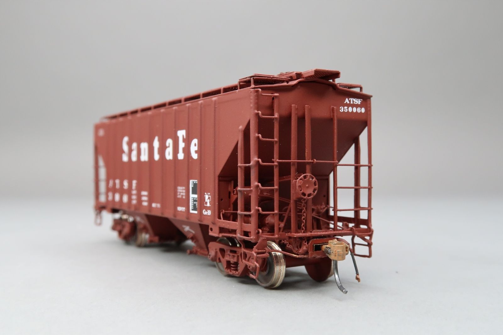 HO Brass Model - OMI 3053 AT&SF Santa Fe 2 Bay P/S Covered Hopper #350060 - Pro Paint - 1987 Run ...