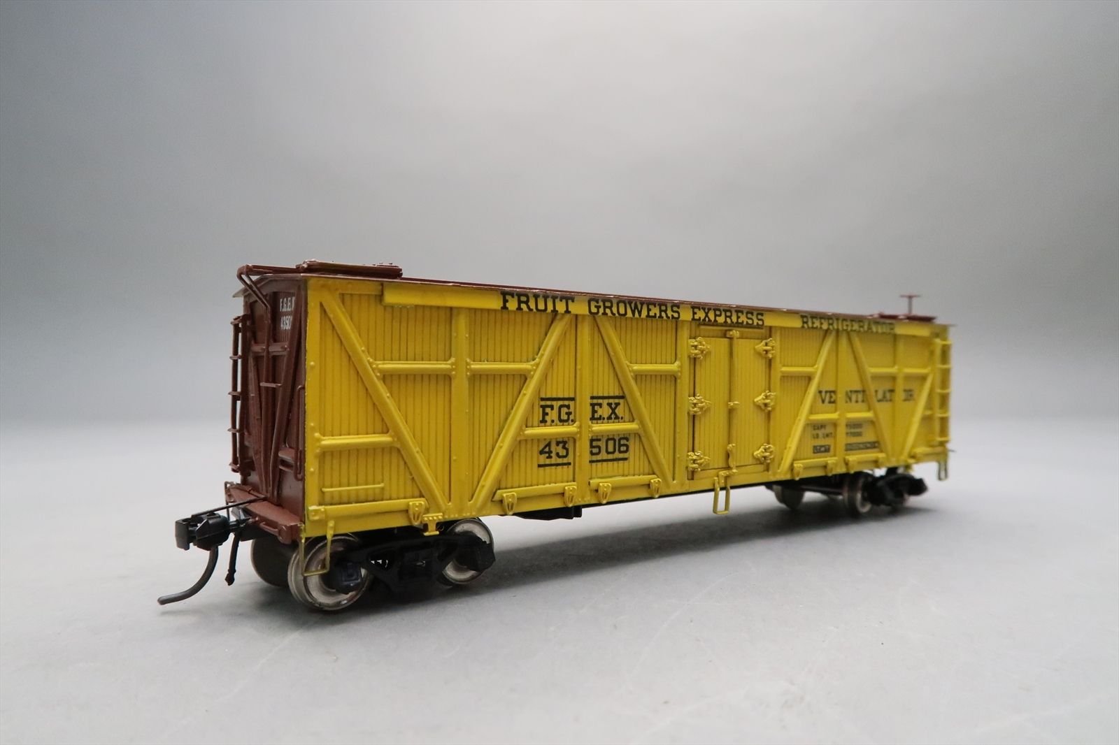 HO Brass Model - OMI 3069 FGEX Fruit Growers Express Reefer ...