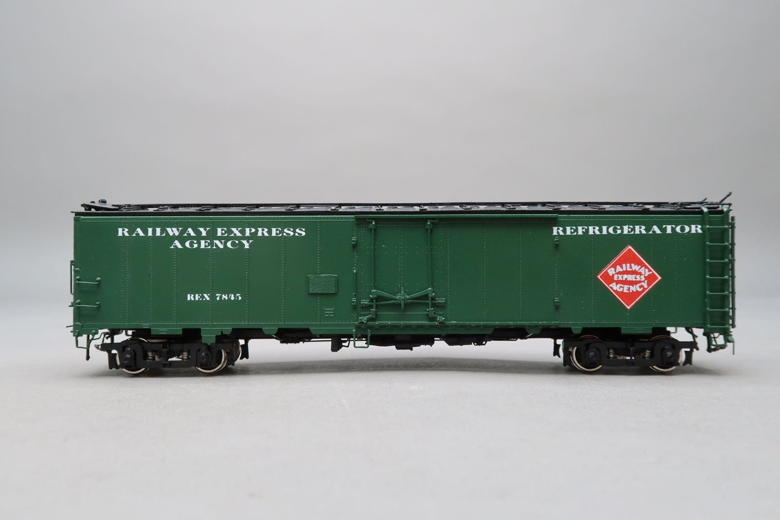 HO Brass Model - CIL 2068.1 REA Railway Express Agency 52' Reefer REX ...