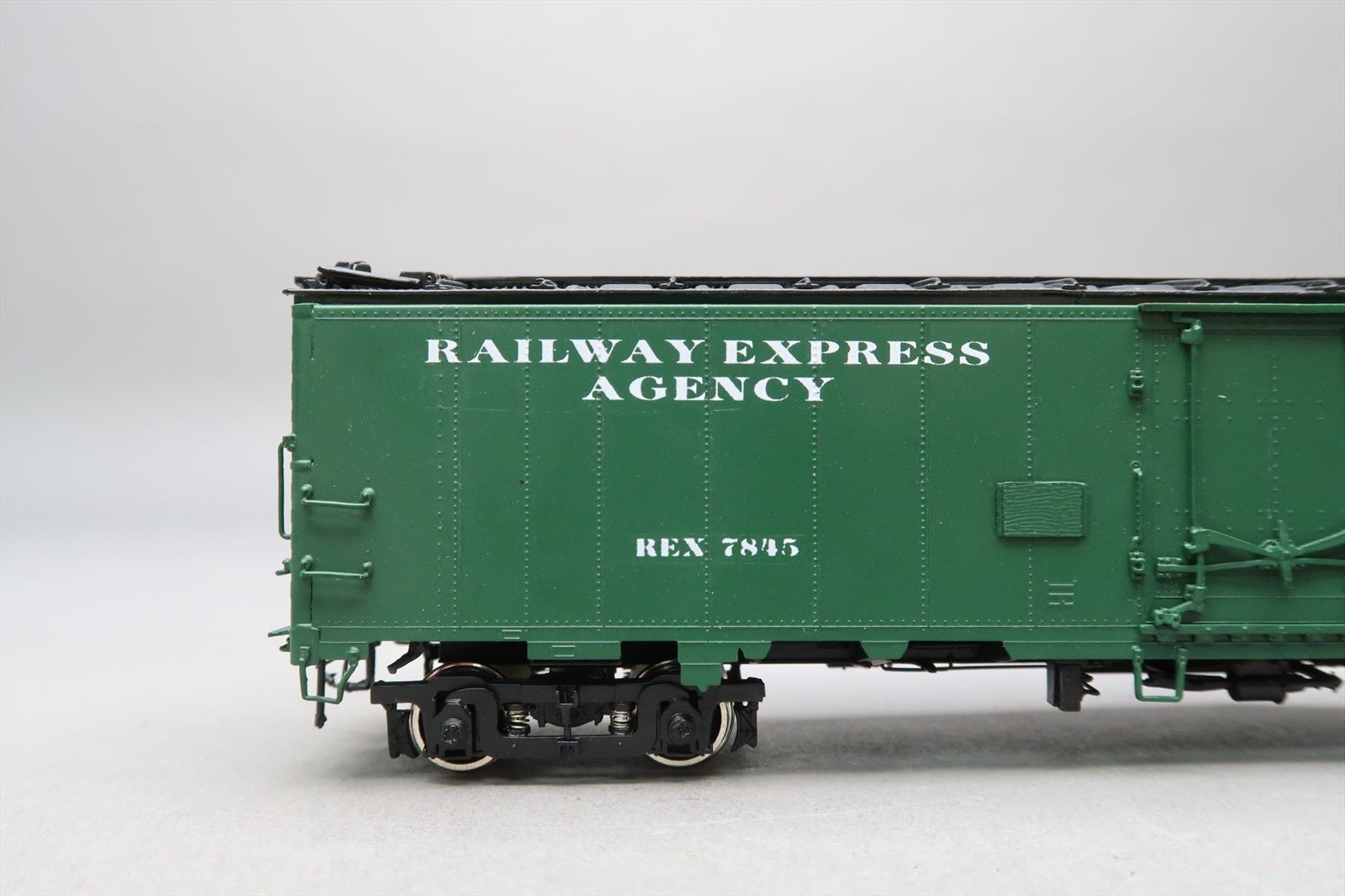 HO Brass Model - CIL 2068.1 REA Railway Express Agency 52' Reefer REX ...