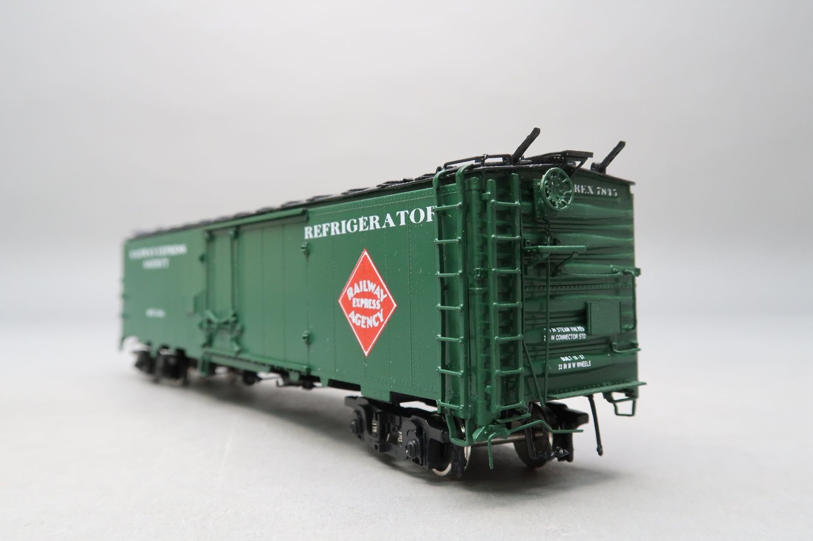 HO Brass Model - CIL 2068.1 REA Railway Express Agency 52' Reefer REX ...