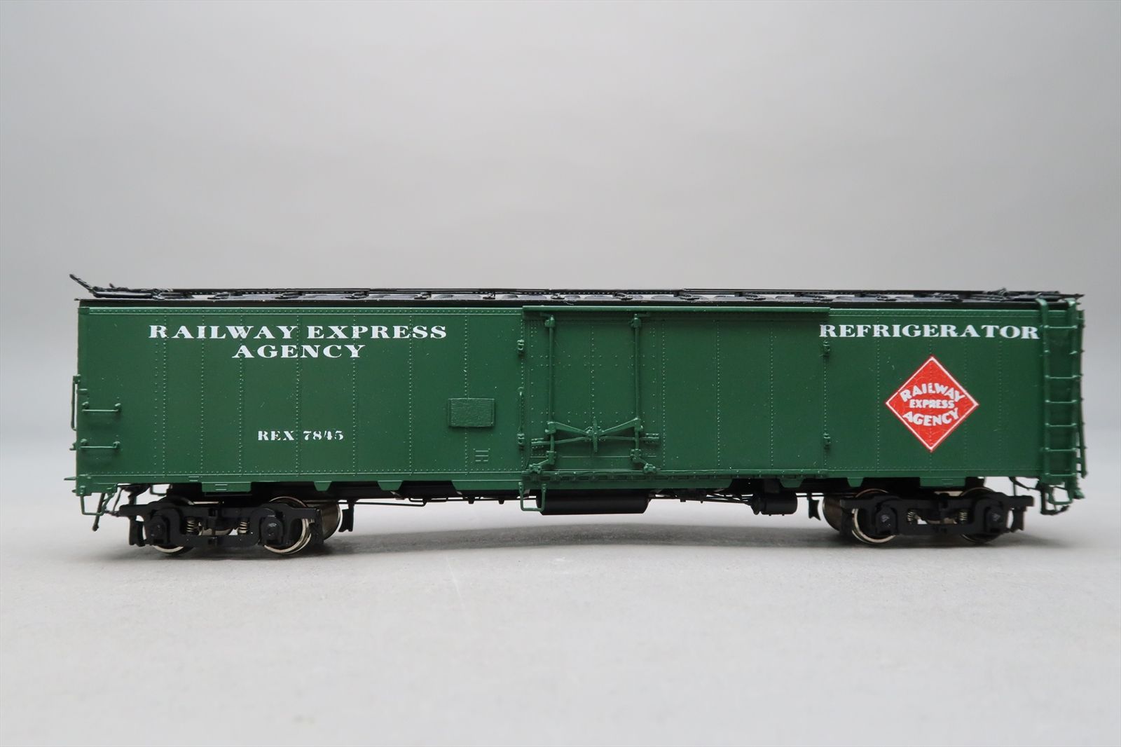 HO Brass Model - CIL 2068.1 REA Railway Express Agency 52' Reefer REX ...
