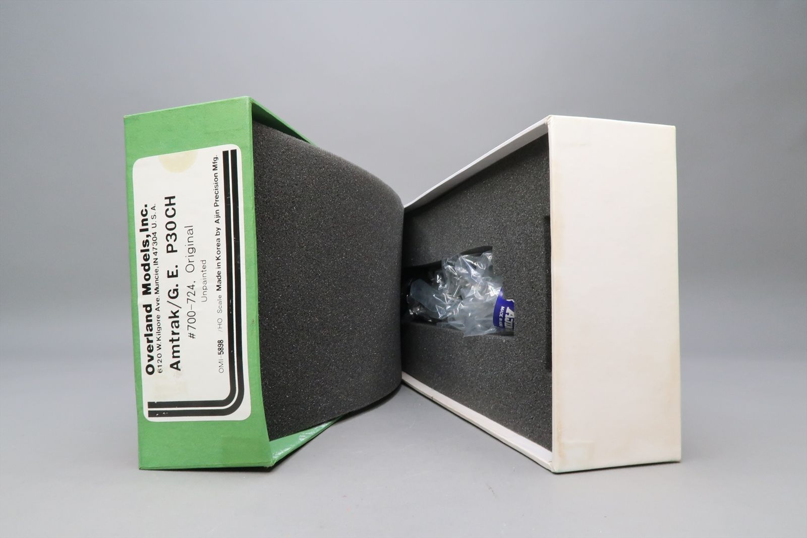 HO Brass Model - OMI 5898 Amtrak / GE Pooch P30CH Original #700 - 724 ...