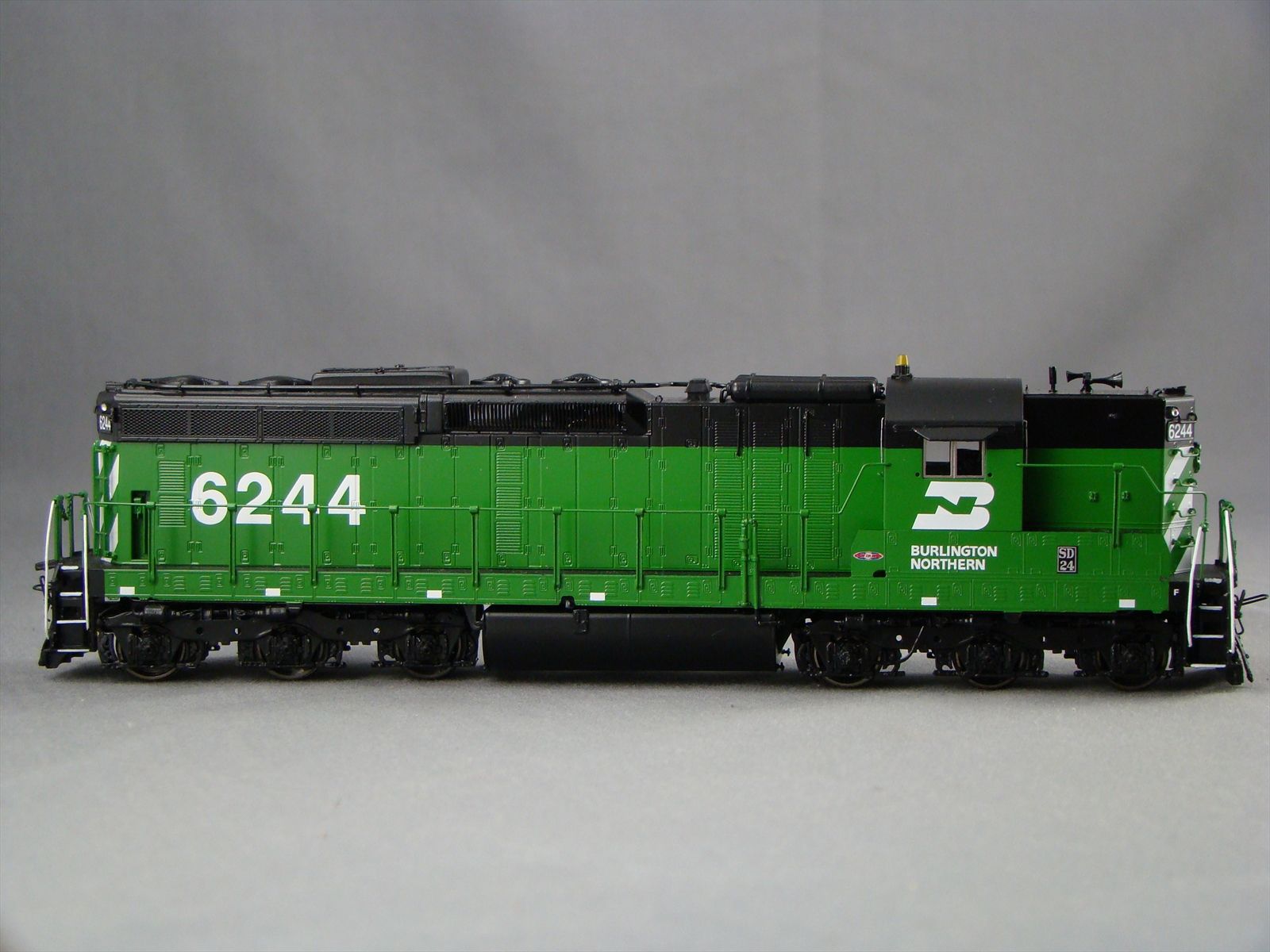 HO OMI Burlington Northern BN SD24 #6244 Diesel Locomotive