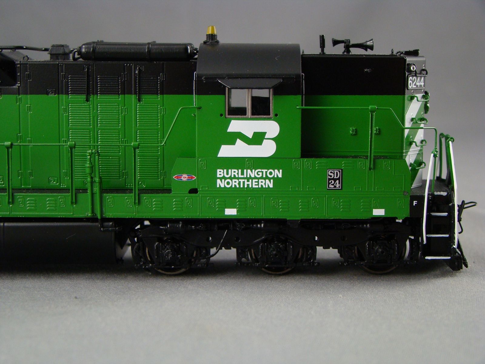 HO OMI Burlington Northern BN SD24 #6244 Diesel Locomotive