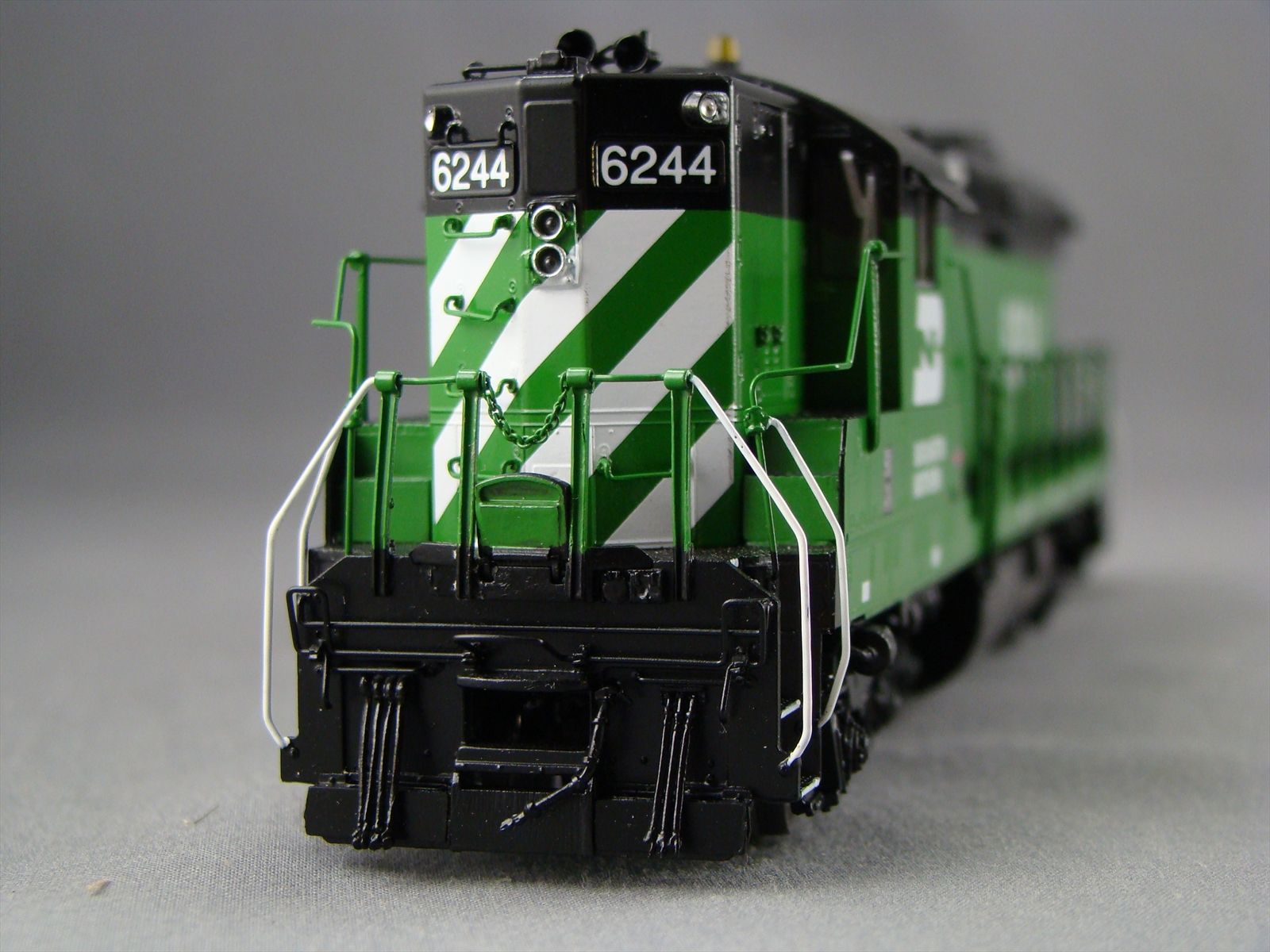 HO OMI Burlington Northern BN SD24 #6244 Diesel Locomotive