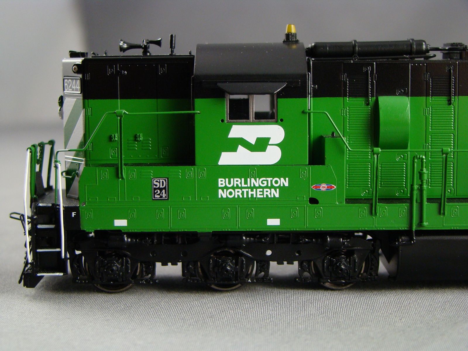 HO OMI Burlington Northern BN SD24 #6244 Diesel Locomotive