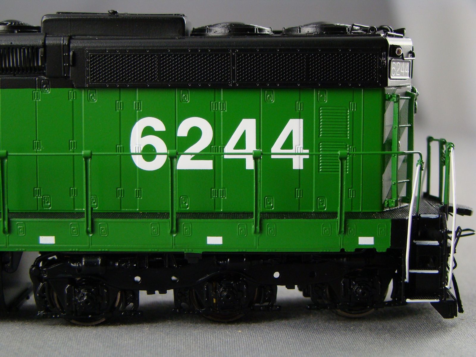 HO OMI Burlington Northern BN SD24 #6244 Diesel Locomotive