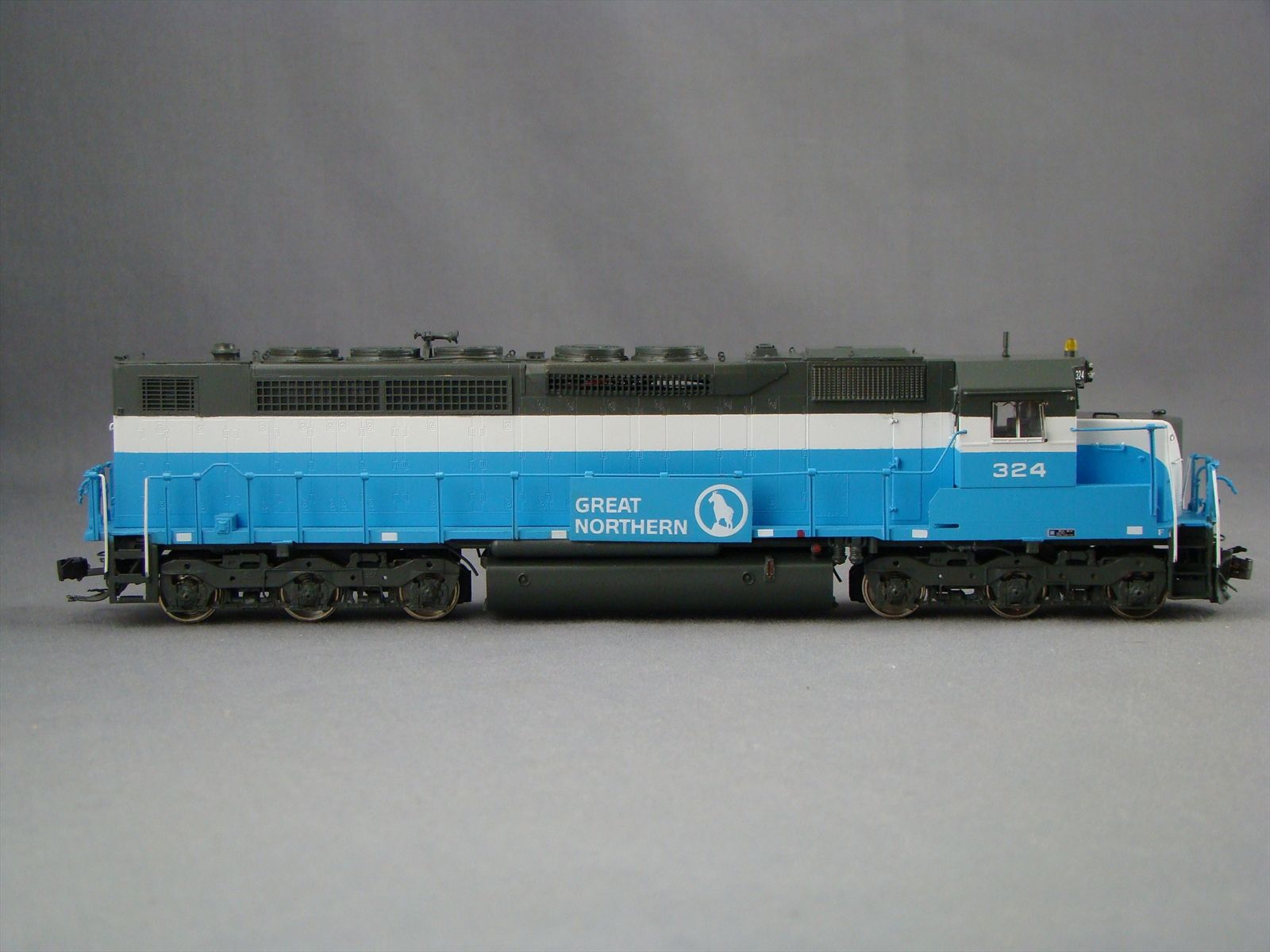 HO OMI GN Great Northern SDP40 #324 Sky Blue