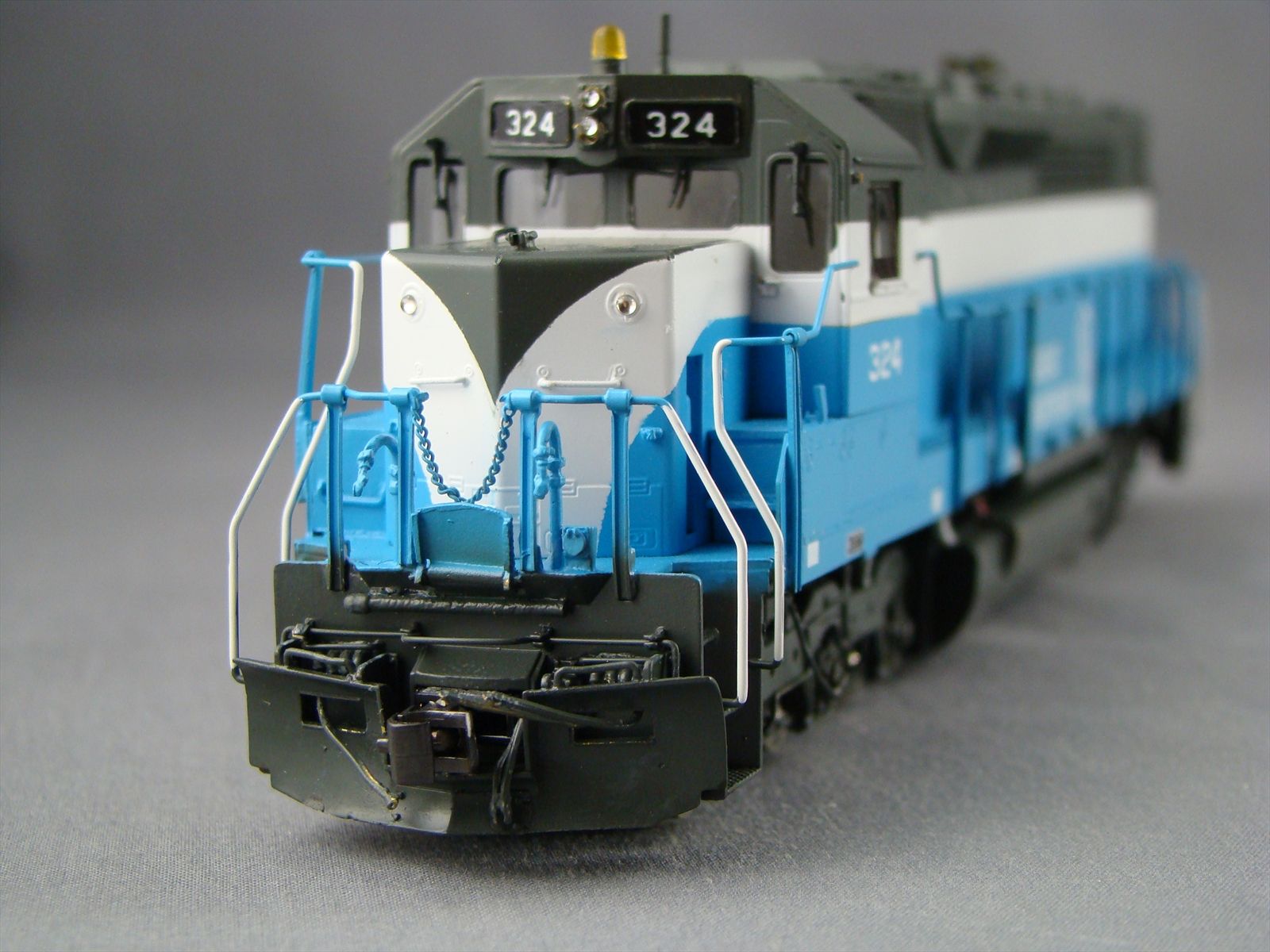 HO OMI GN Great Northern SDP40 #324 Sky Blue
