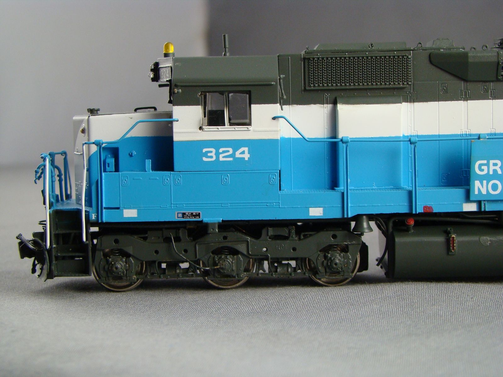 HO OMI GN Great Northern SDP40 #324 Sky Blue