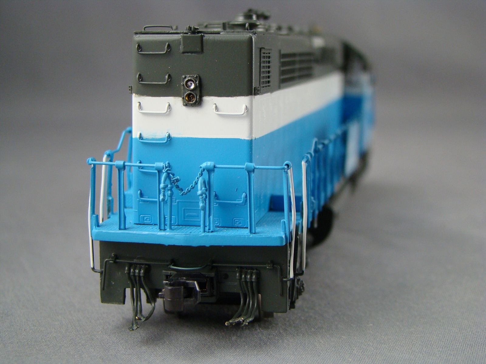 HO OMI GN Great Northern SDP40 #324 Sky Blue