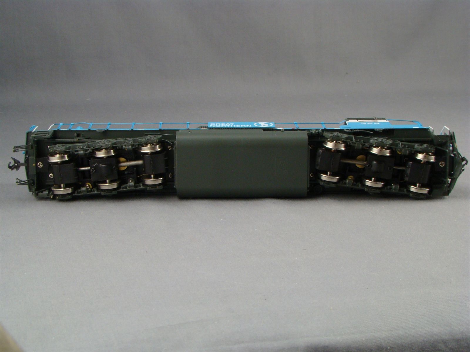 HO OMI GN Great Northern SDP40 #324 Sky Blue