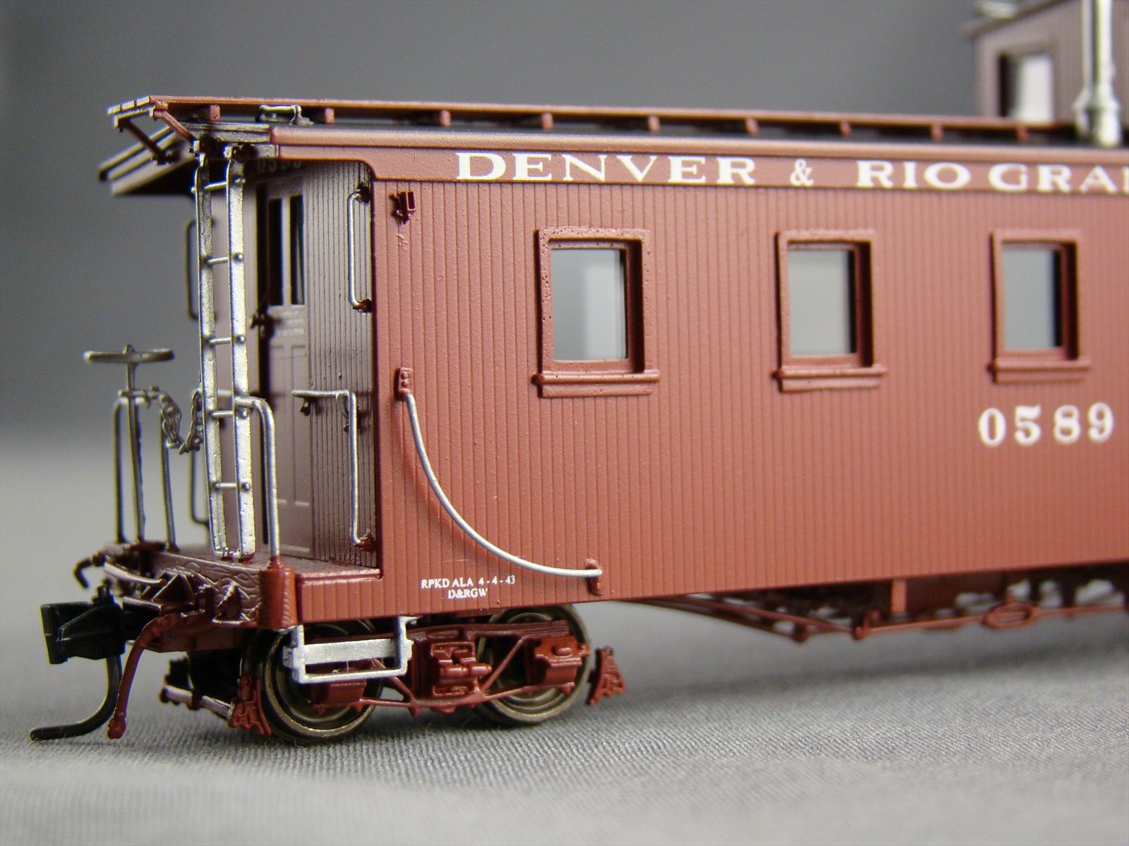 HOn3 DP D&RGW Peak Roof Caboose #0589