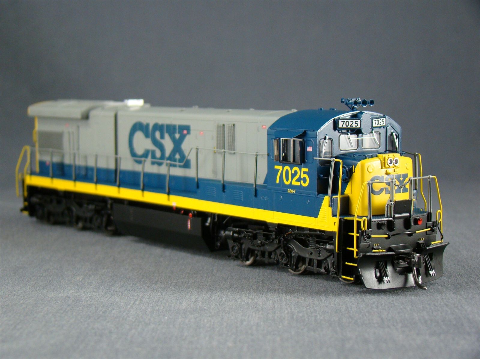 HO OMI CSX C30-7 #7025