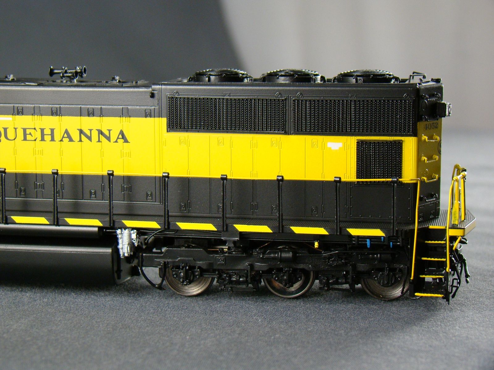 HO OMI NYS&W Susquehanna SD70M #4052