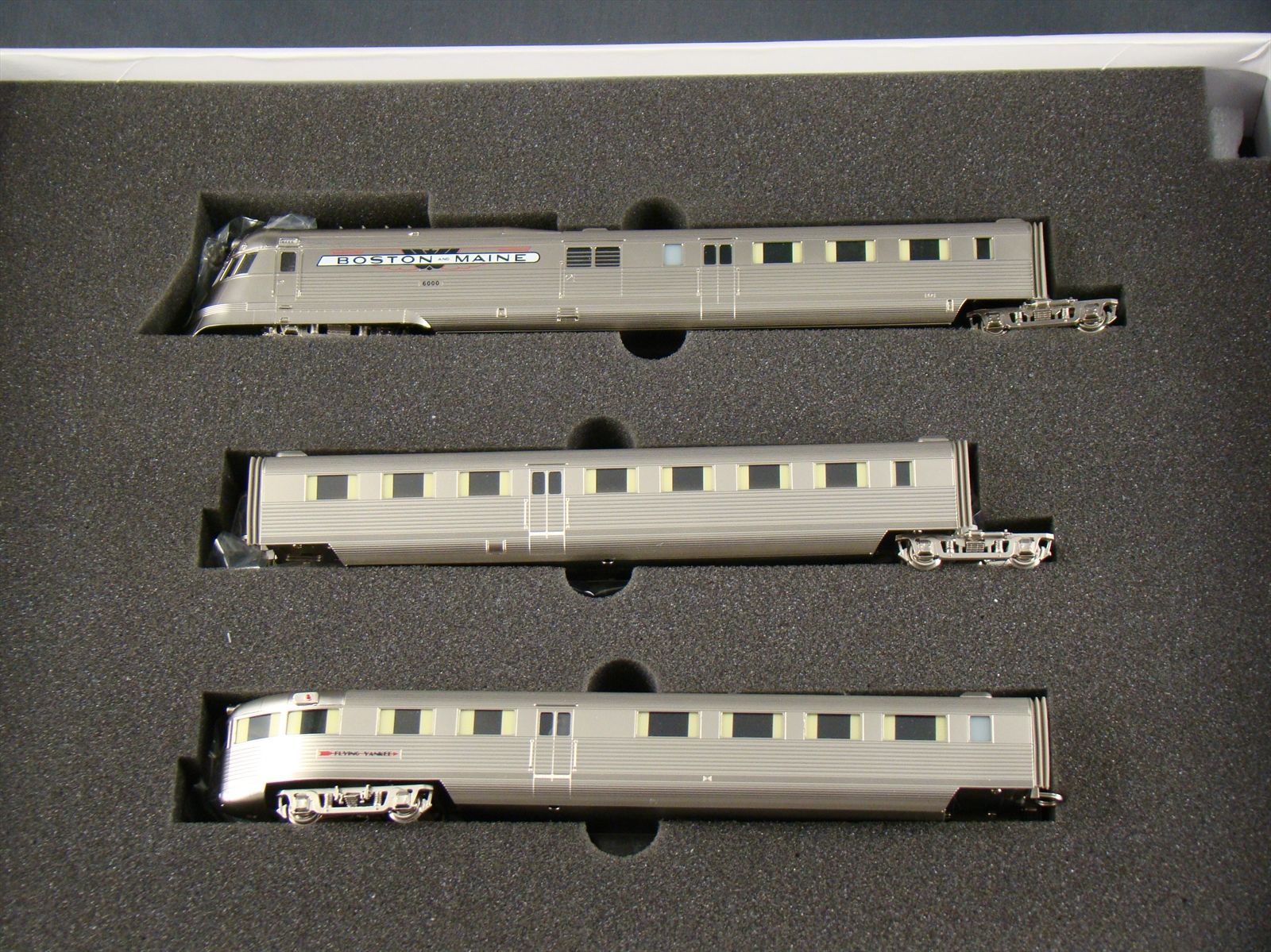 HO CIL B&M Boston & Maine Minuteman Articulated Loco/Train